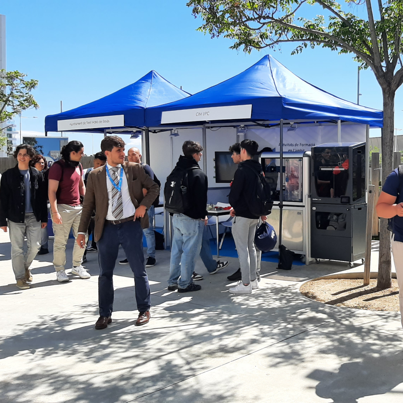 Escola d'Enginyeria de Barcelona Est. EEBE — UPC. Universitat ...