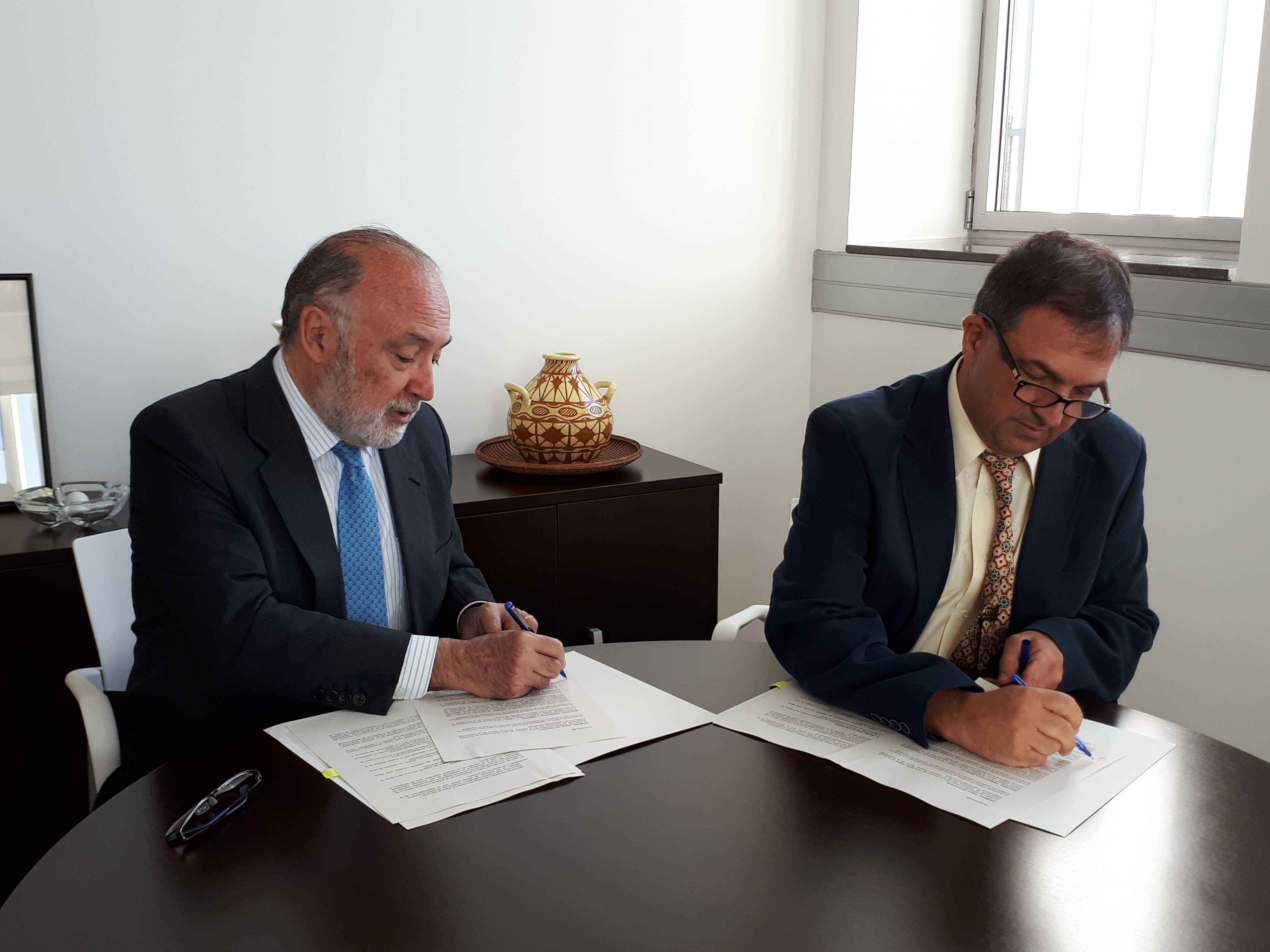 Es signa un acord per a la creació d'una aula EEBE-CIMNE — Escola d ...