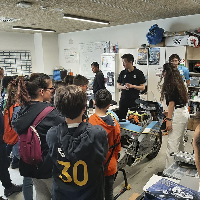 Escola d'Enginyeria de Barcelona Est. EEBE — UPC. Universitat ...